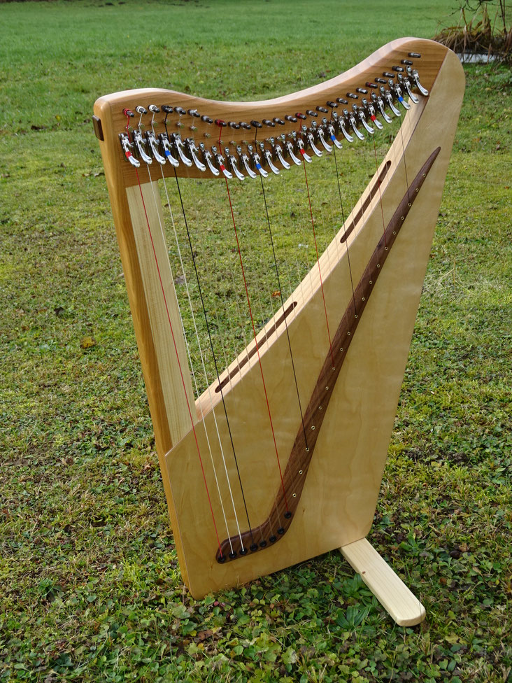 Small Harp with 32 or 34 strings - Big Sound -Travel Harp Luna - Small ...
