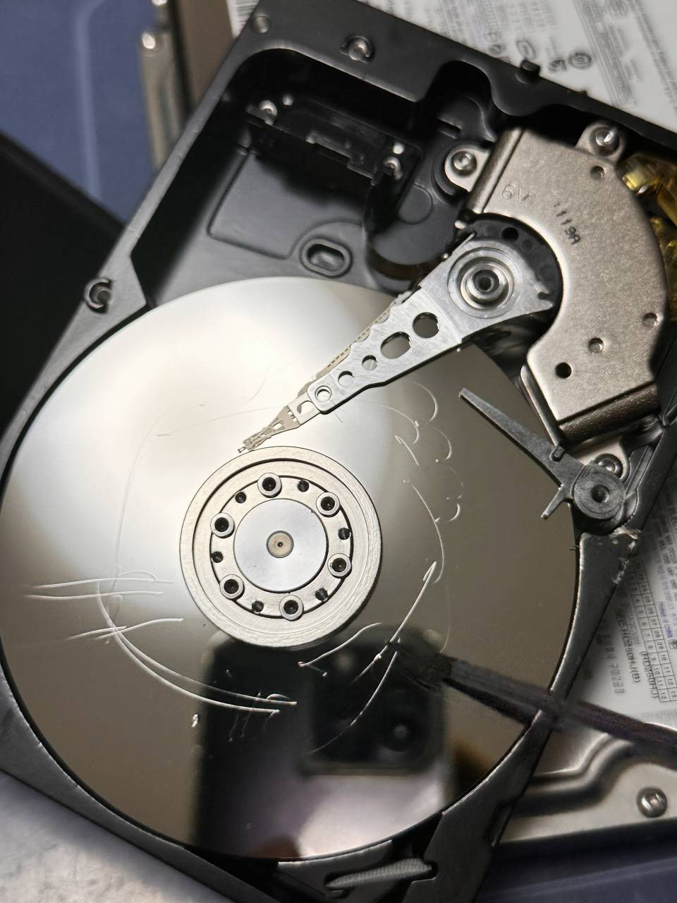 【パソコンの廃棄/データ完全消去承ります】パソコンやNAS、外付けHDDを分解して、ハードディスク等を物理的に破壊→廃棄します。 - ｜土岐市 ...