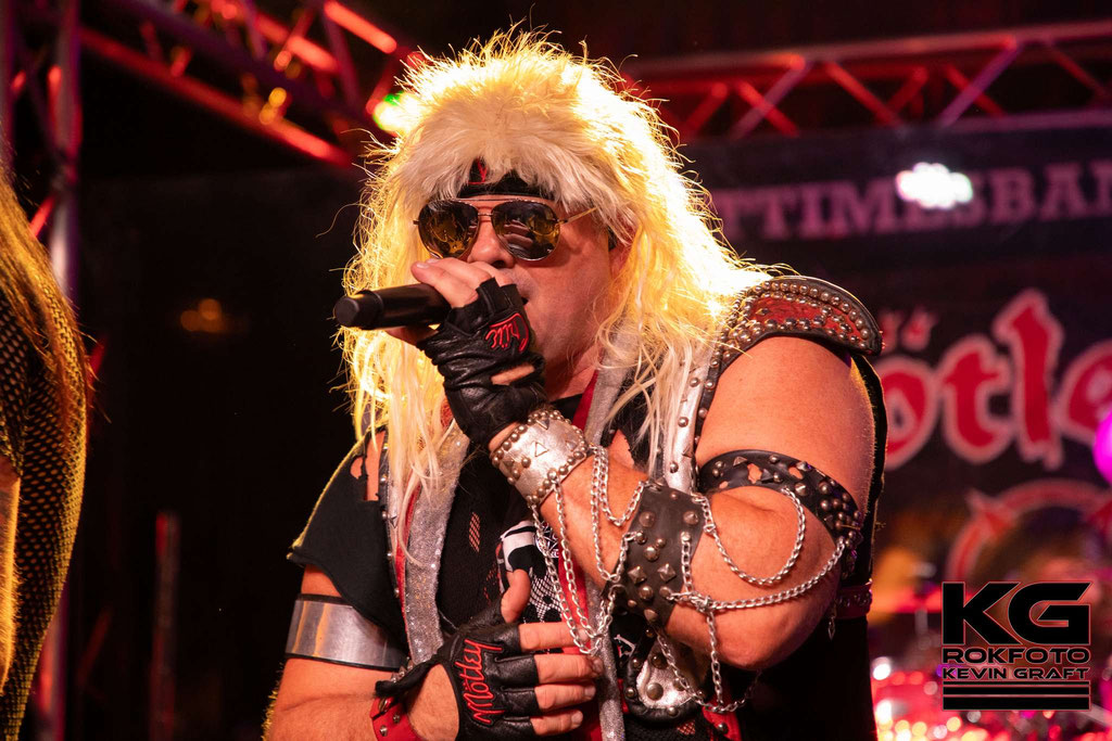 PHOTO GALLERY - Motley 2