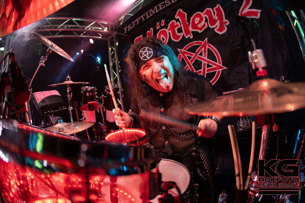 PHOTO GALLERY - Motley 2