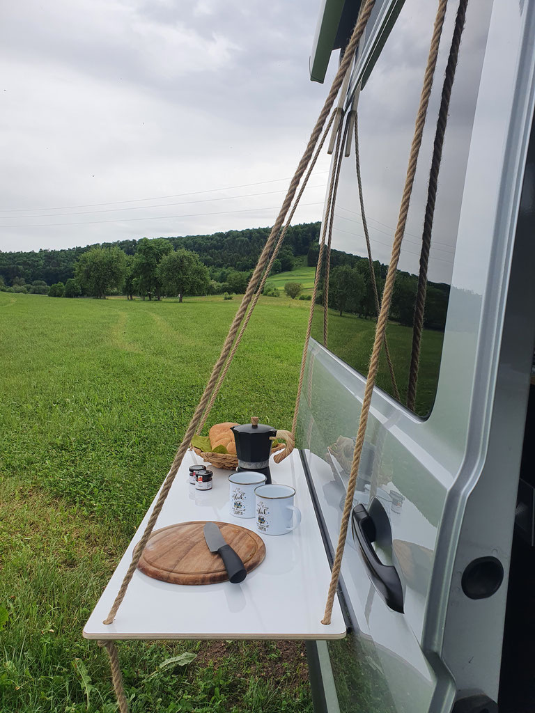 HäTi - Der Hängetisch für die Schiebetüre - CAMP DESIGN - Möbel für Camper