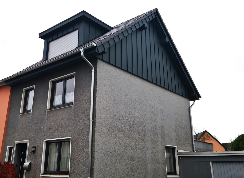 Dachsanierung mit Gauben - Zimmerei Brönnecke