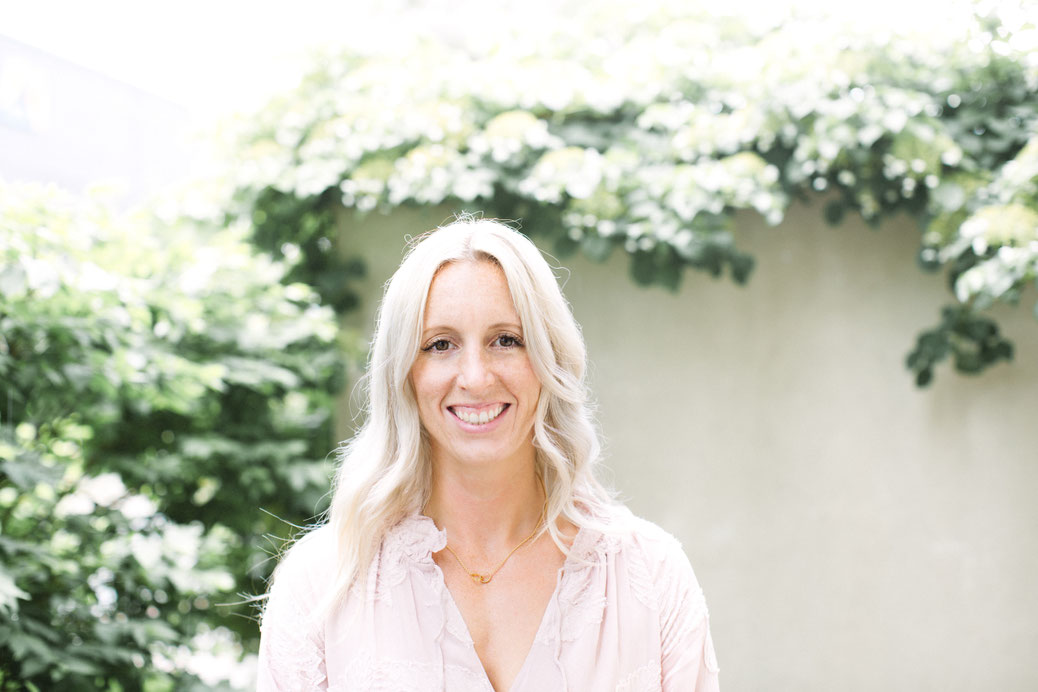 About Us - 99designs-5ae39cbf5bd06