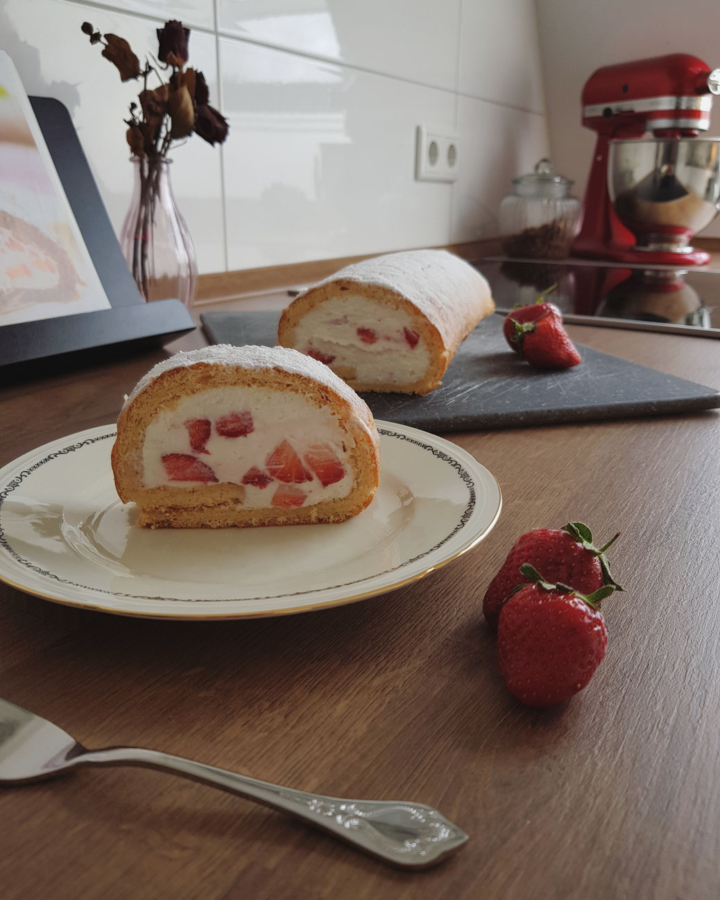 Feine Erdbeerrolle - Rezepte Suchen