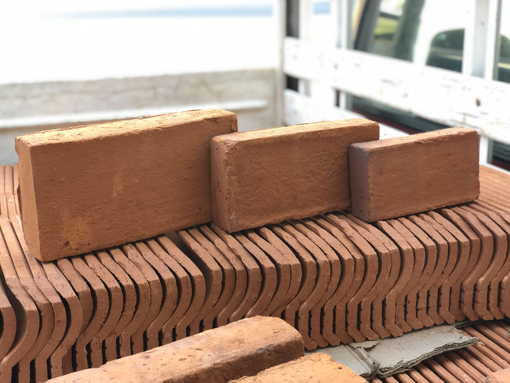 tabique aparente - Jardin y Casa - Teja California