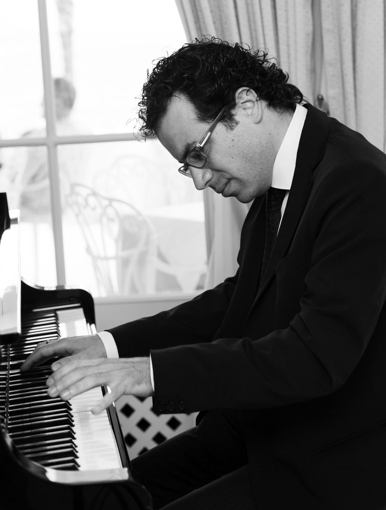 Biography - Paolo Buzzi - Emotional pianist for luxury ceremonies ...