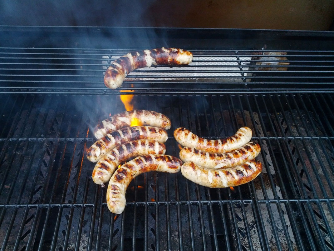 Kalbsbratwurst nach Schweizer Art - Räuchern, Brotbacken und Wursten