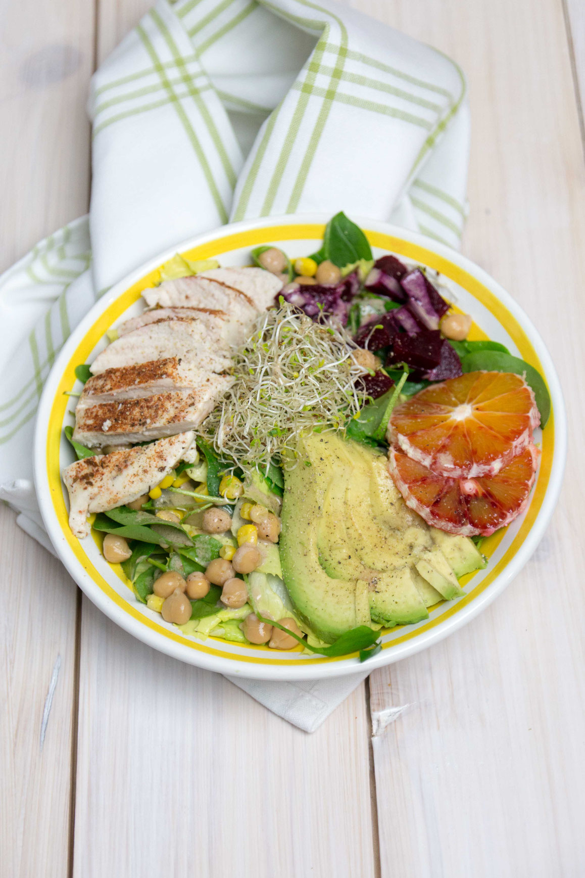Fitness-Salat mit Pouletbrüstchen. - Steamhaus