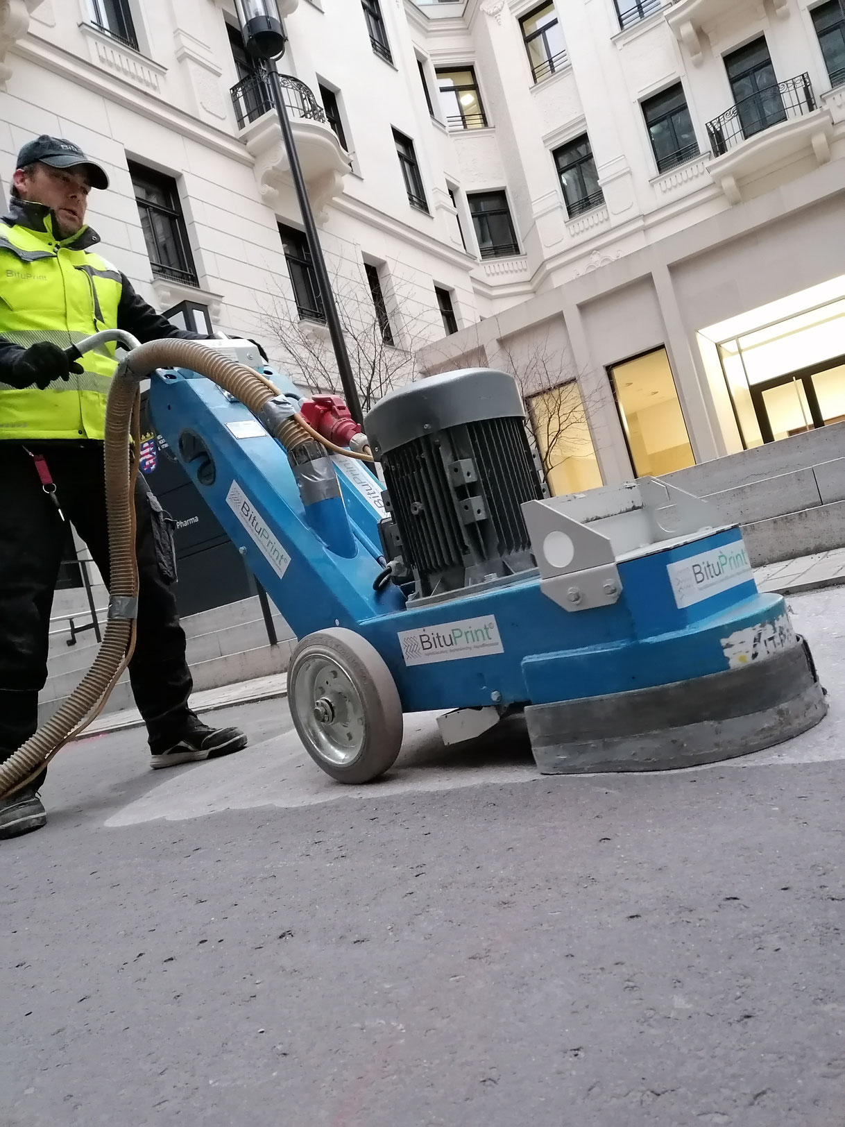 Asphalt Grinding - Asphalt schleifen - Asphalt Prägen - Grinding ...