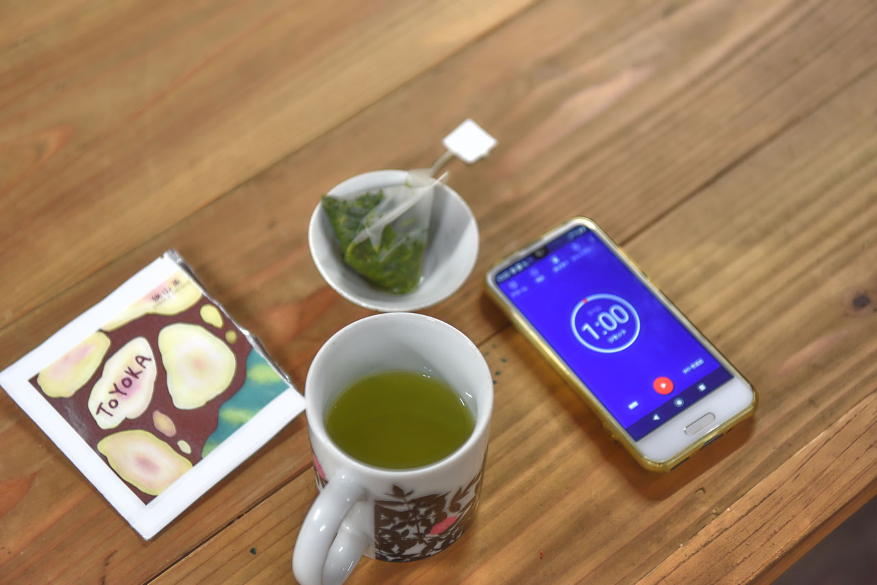How to make and drink delicious Sayama-tea using a tetra-tea bag ...