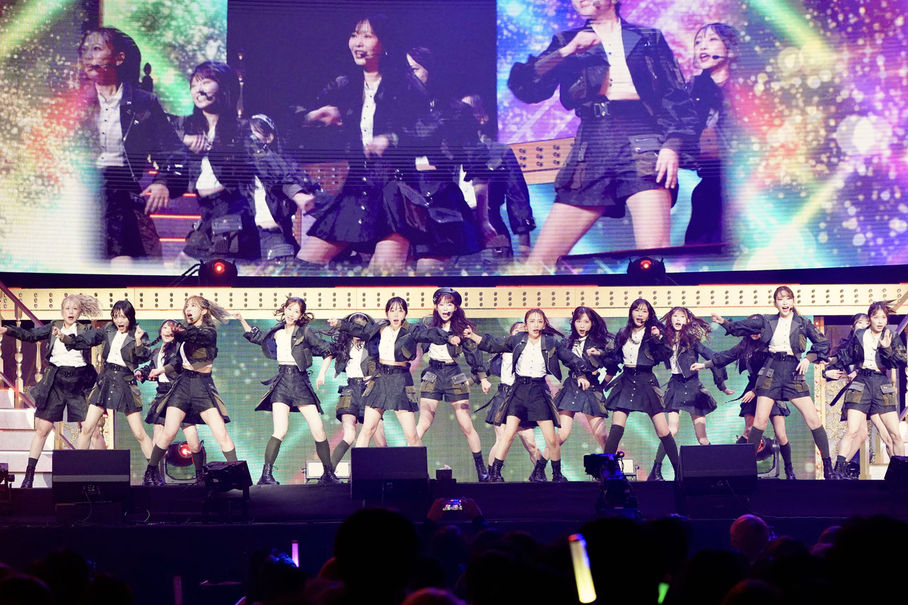 AKB48「20周年記念コンサート Part2」OG8人と現役10人で高難易度のダンスナンバー『根も葉もRumor』を披露！パフォーマンス ...