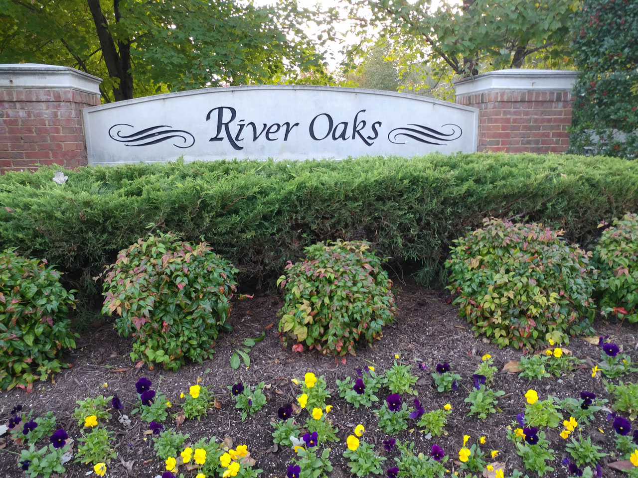 About River Oaks - riveroaksedgewater
