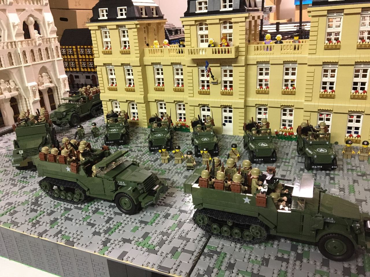 Il construit la première et seconde guerre mondiale en LEGO® et fait ...