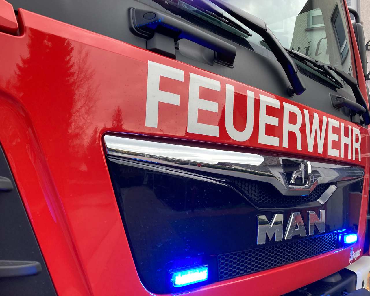Blaulicht und Sirene im Spiegel - Freiwillige Feuerwehr Uslar