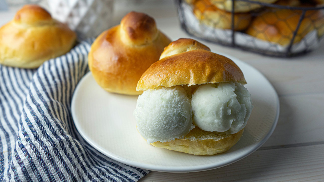 Brioscia col Tuppo Siciliana (Sizilianische Brioche) - Vale's Food Blog