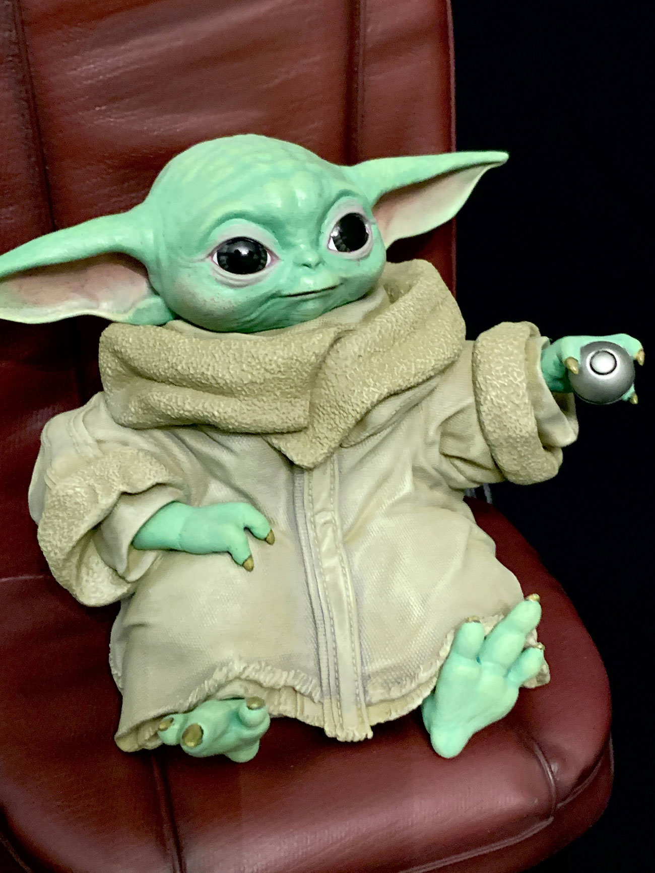 The Child in Co-Pilot Seat 1/2 Star Wars The Mandalorian Grogu Chair ...