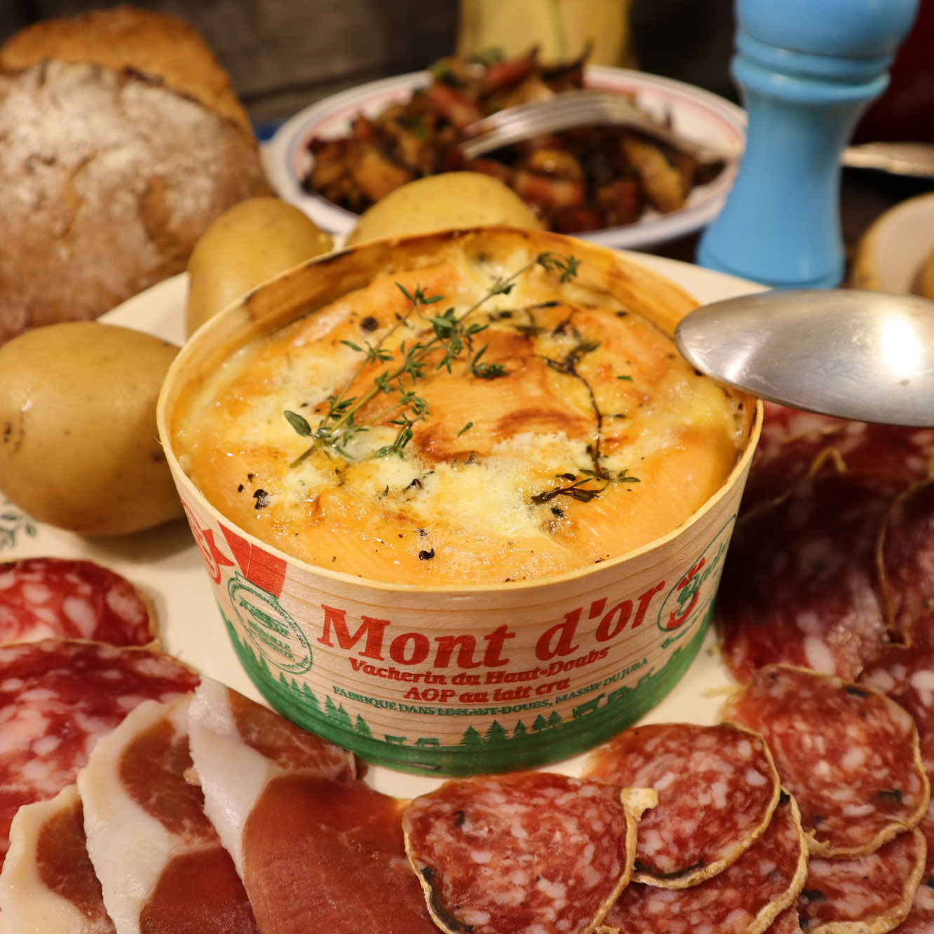 MONT D'OR au four "boite chaude" façon Mère Mitraille - Gourmandises TV ...