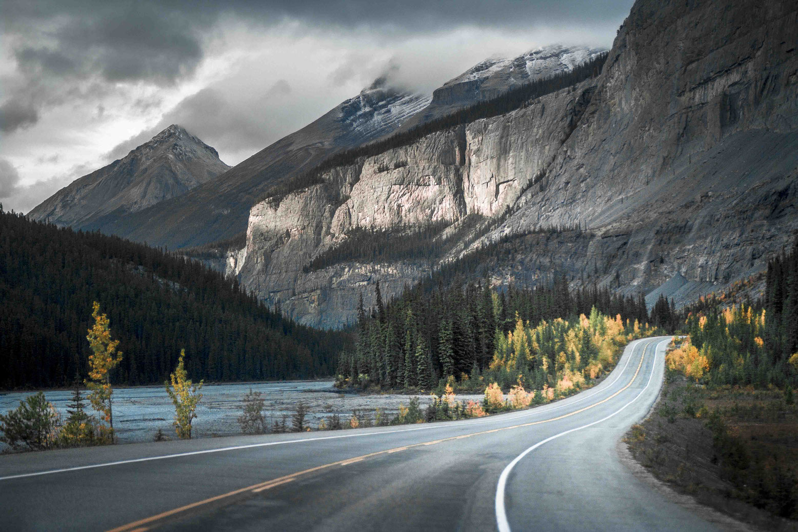 The Complete Guide to Travelling in the Canadian Rockies - Dreaming and ...