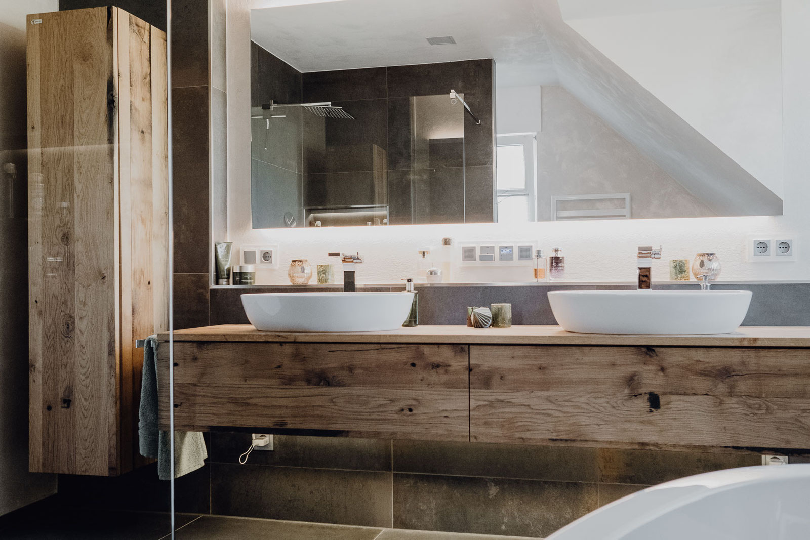 Design Waschtisch auf Maß mit Schubladen und für Aufsatzwaschbecken in ...