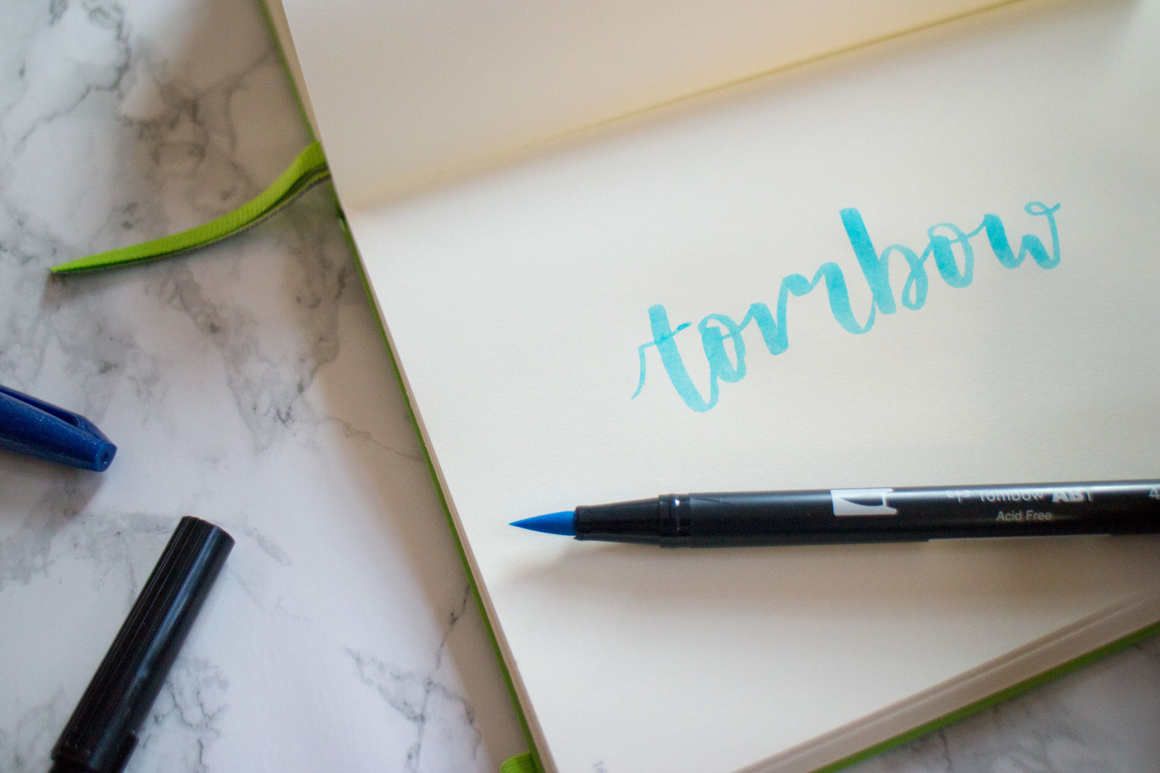 Stifte und Pinsel für Handlettering - Cari Lettert