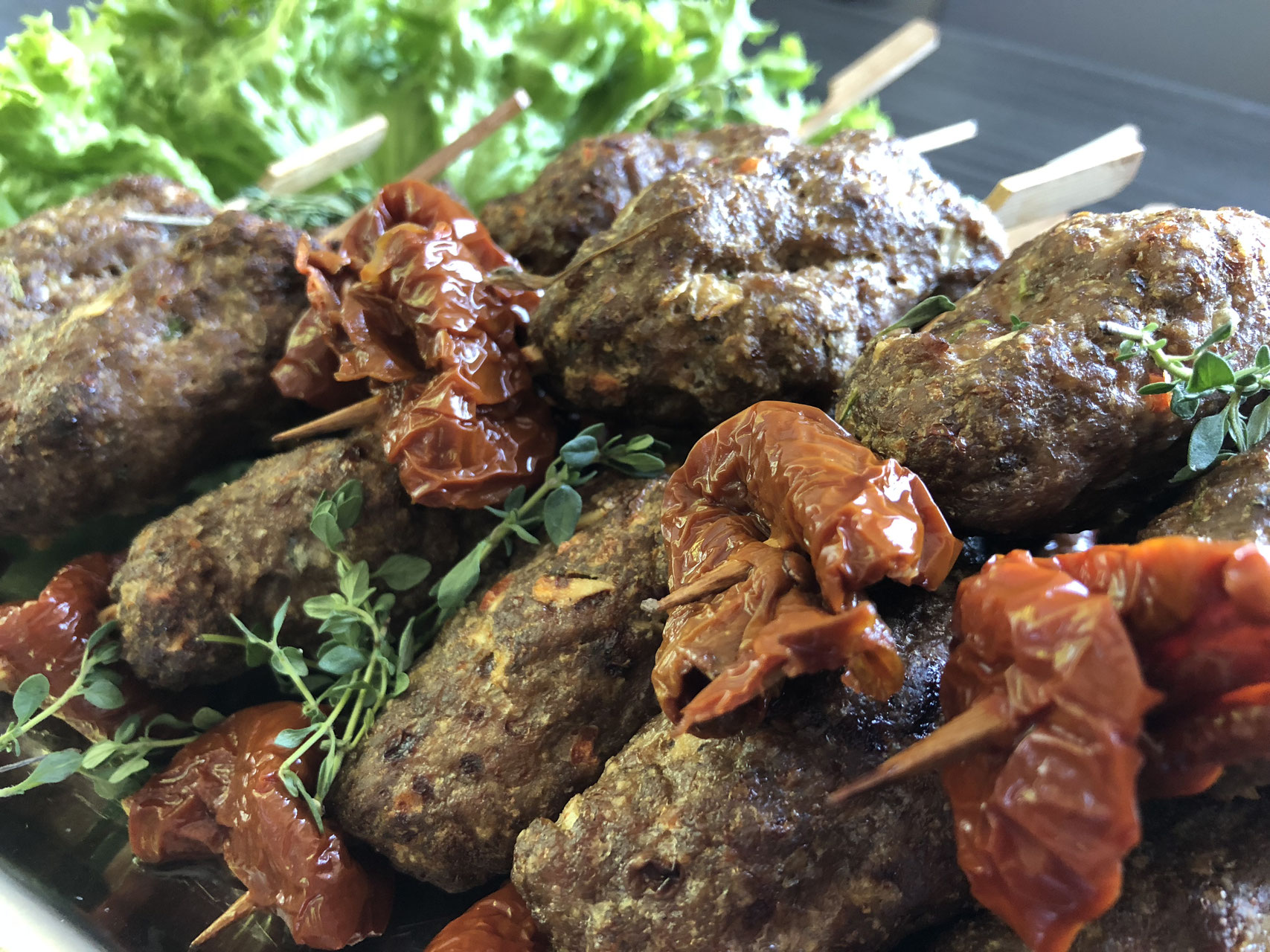Fingerfood Delikatessen mit Fleisch - Tapas Buffet - Catering ...