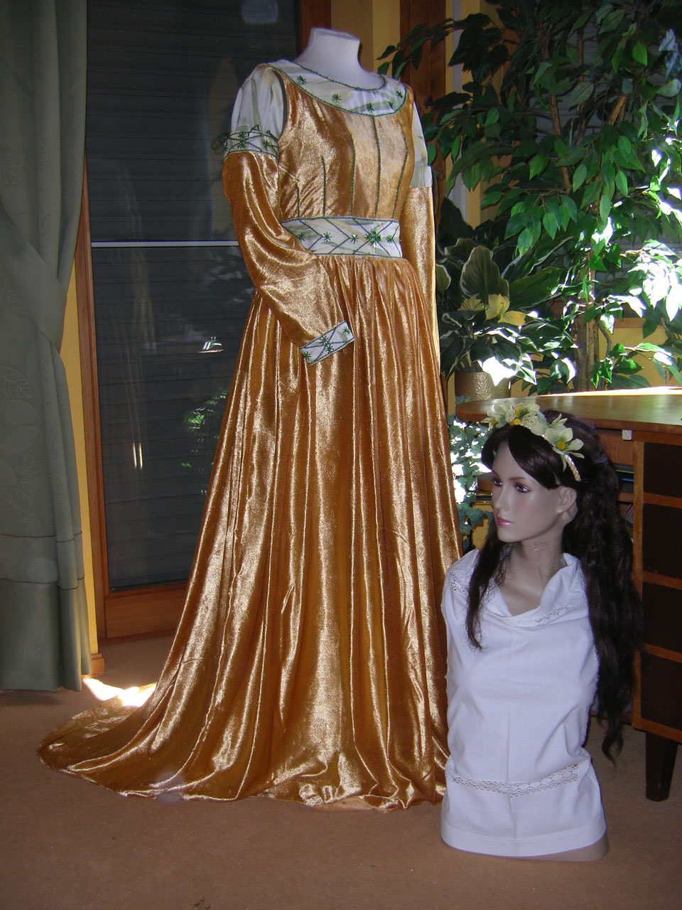 Gotik (11.-15.Jh.) - History-Modegeschichte in Bildern-Kleider aus ...