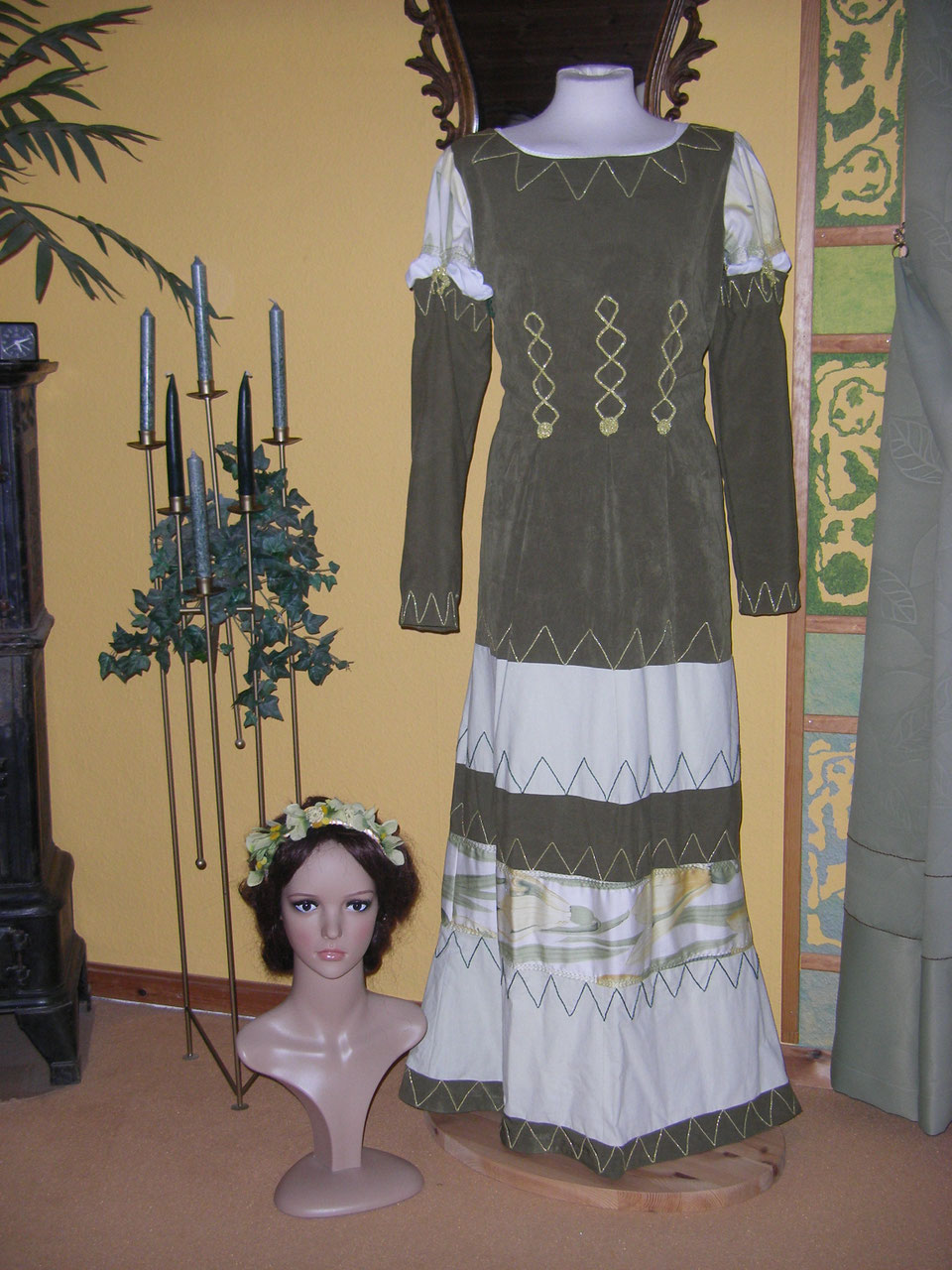 Gotik (11.-15.Jh.) - History-Modegeschichte in Bildern-Kleider aus ...