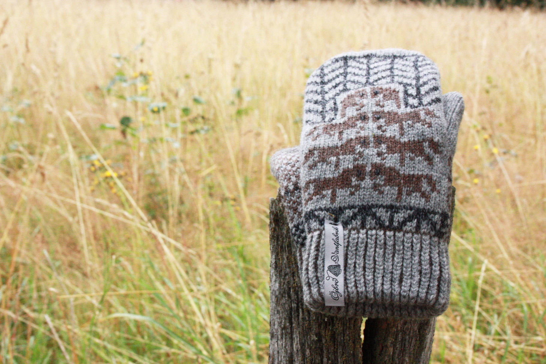 Gotland Grä Mittens by Öjbro Vantfabrik - Sweater Chalet