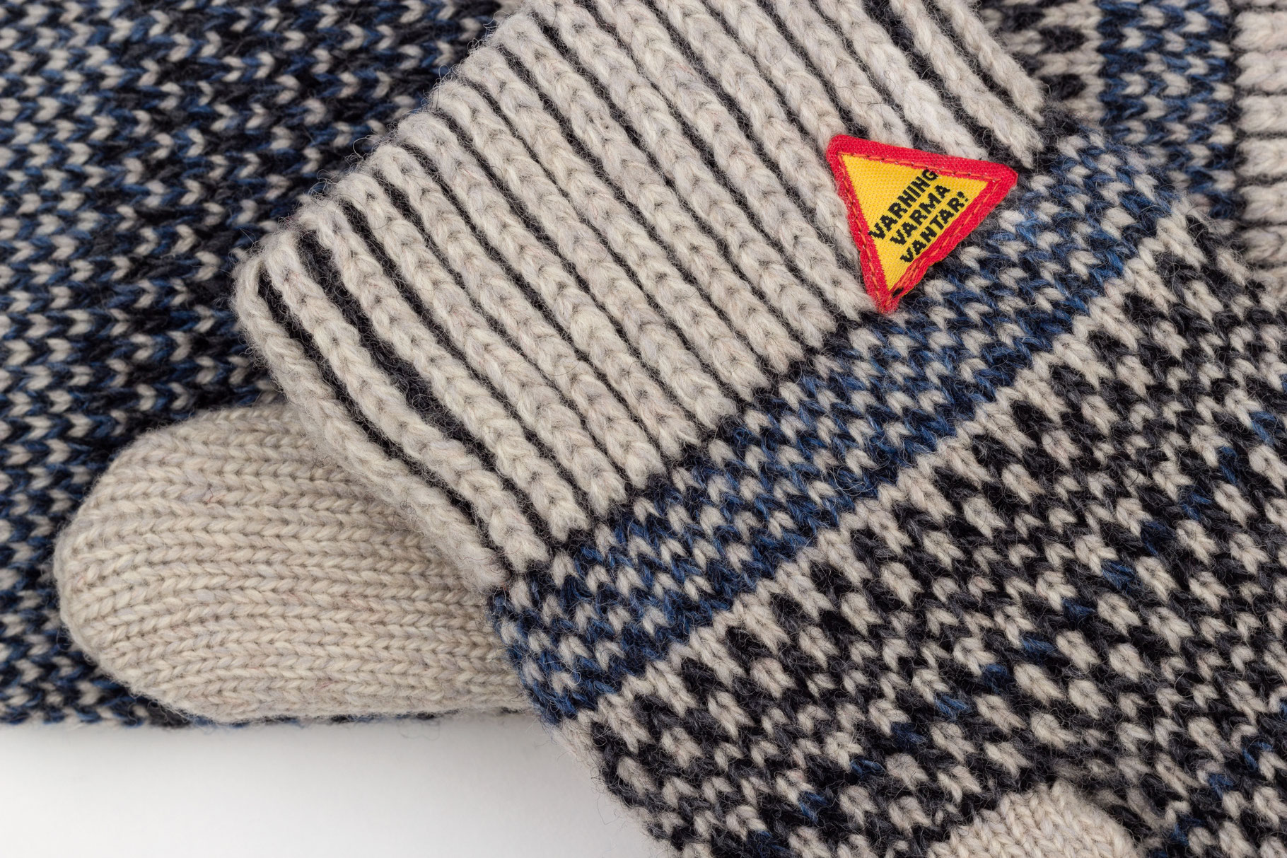 Gotland Kalk Mittens by Öjbro VantfabriK - Sweater Chalet