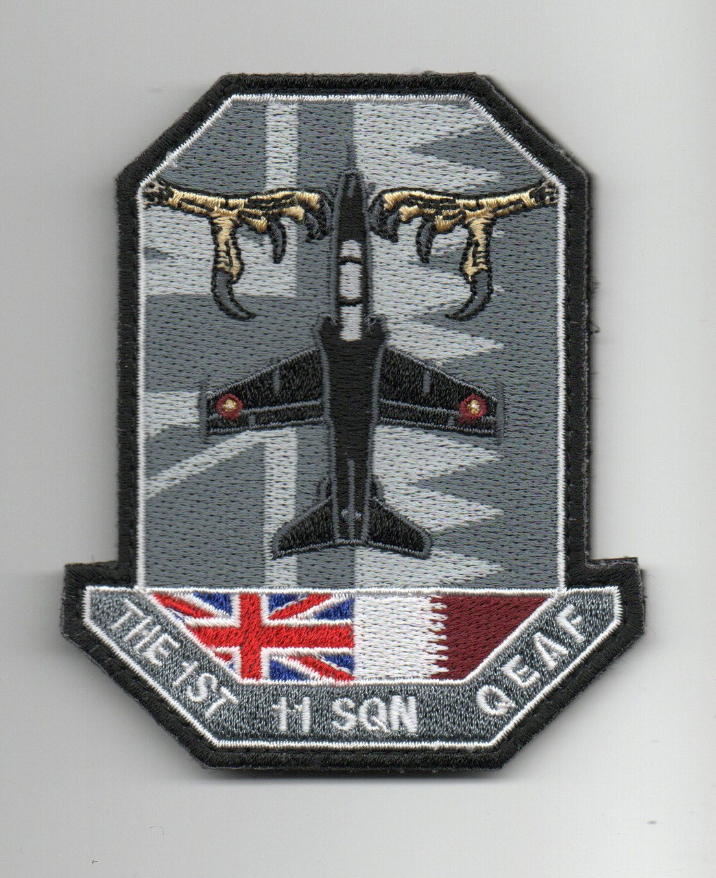Qatar Emiri Air Force patch 11 Squadron - Spotters-corner Aviation Collectibles - Photos Patches ...