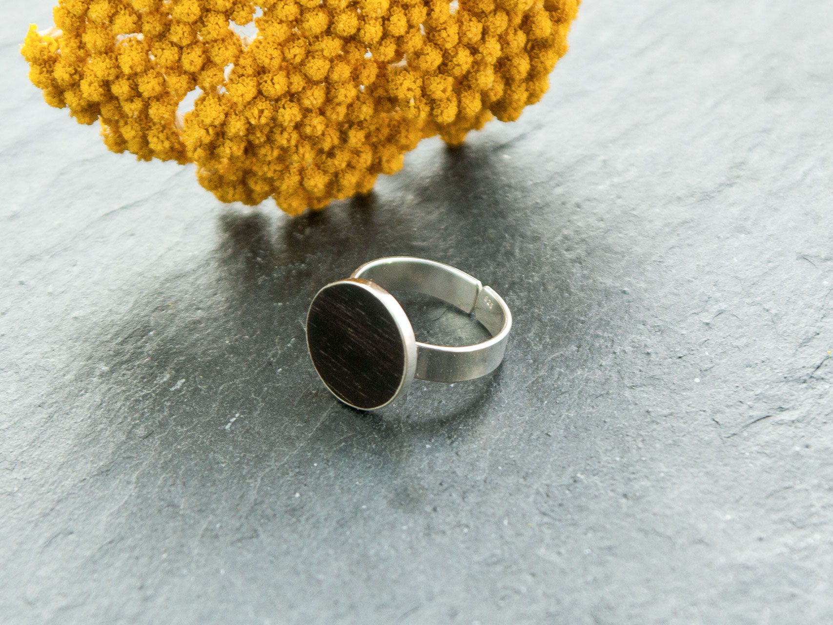 Holzring Ebenholz - Ringe aus Holz und Silber - Schmuck von Fräulein Poller