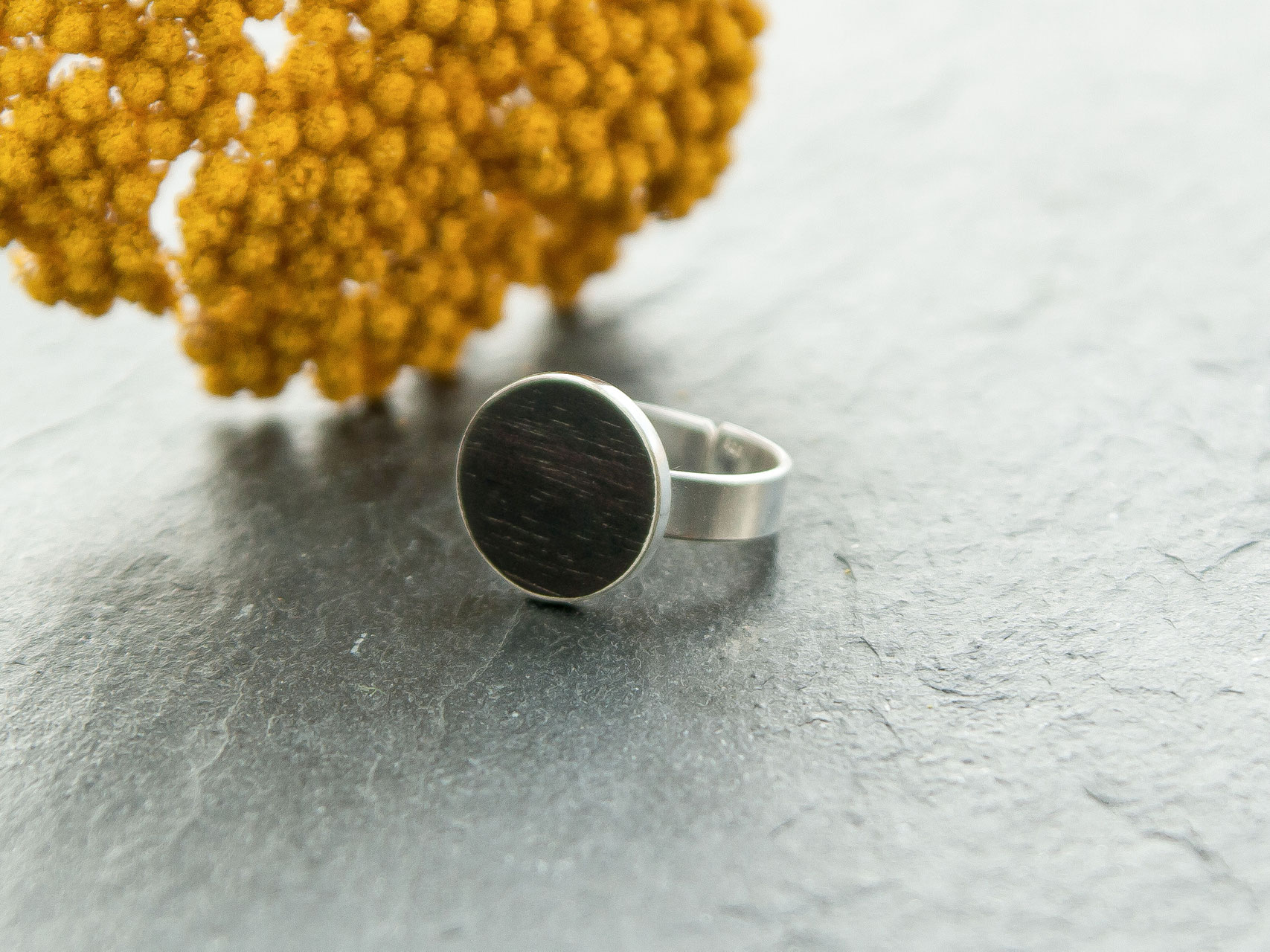 Holzring Ebenholz - Ringe aus Holz und Silber - Schmuck von Fräulein Poller