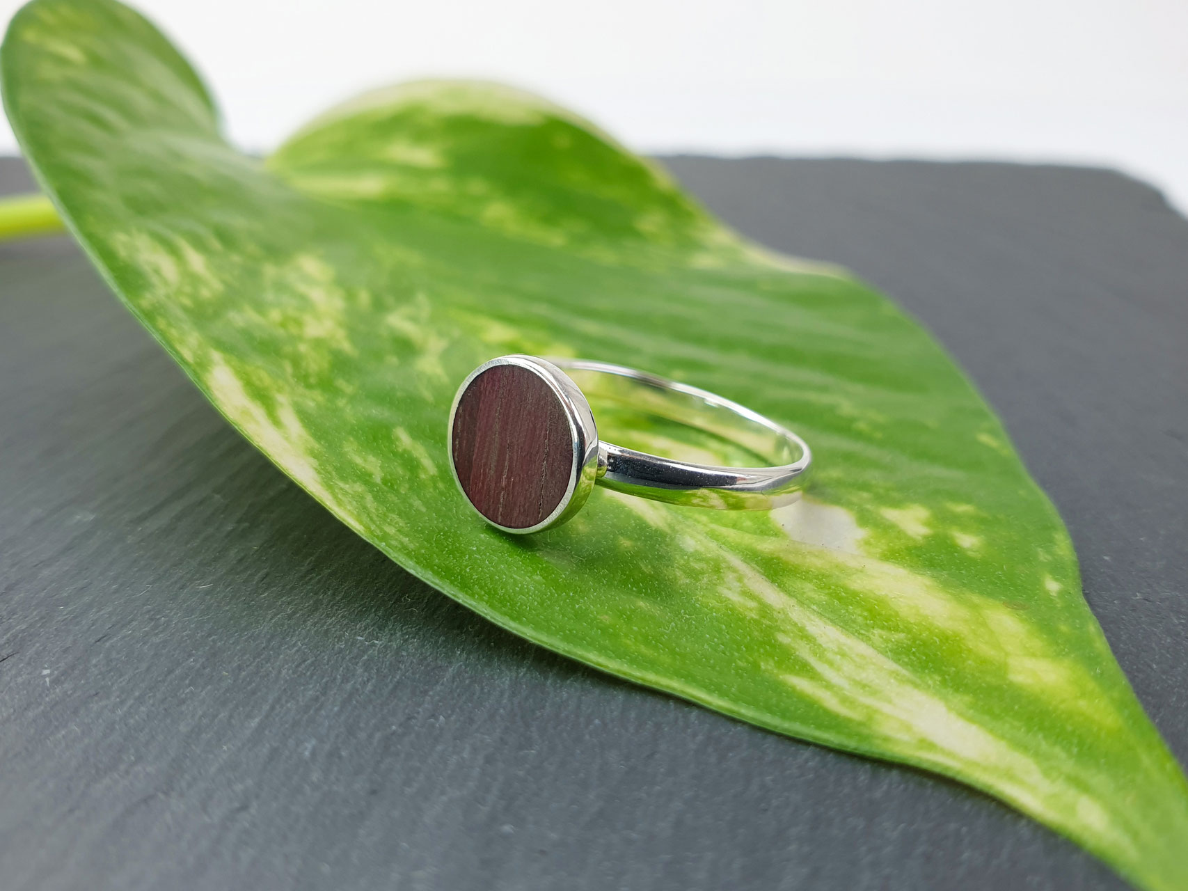 Schmaler Holzring Amaranth - Ringe aus Holz und Silber - Schmuck von ...