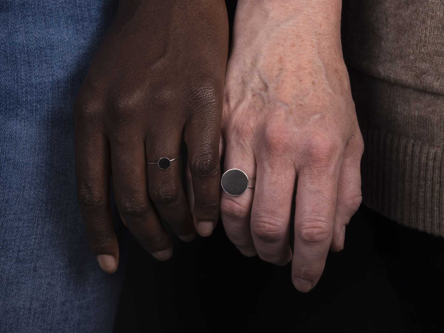 Holzring Ebenholz - Ringe aus Holz und Silber - Schmuck von Fräulein Poller