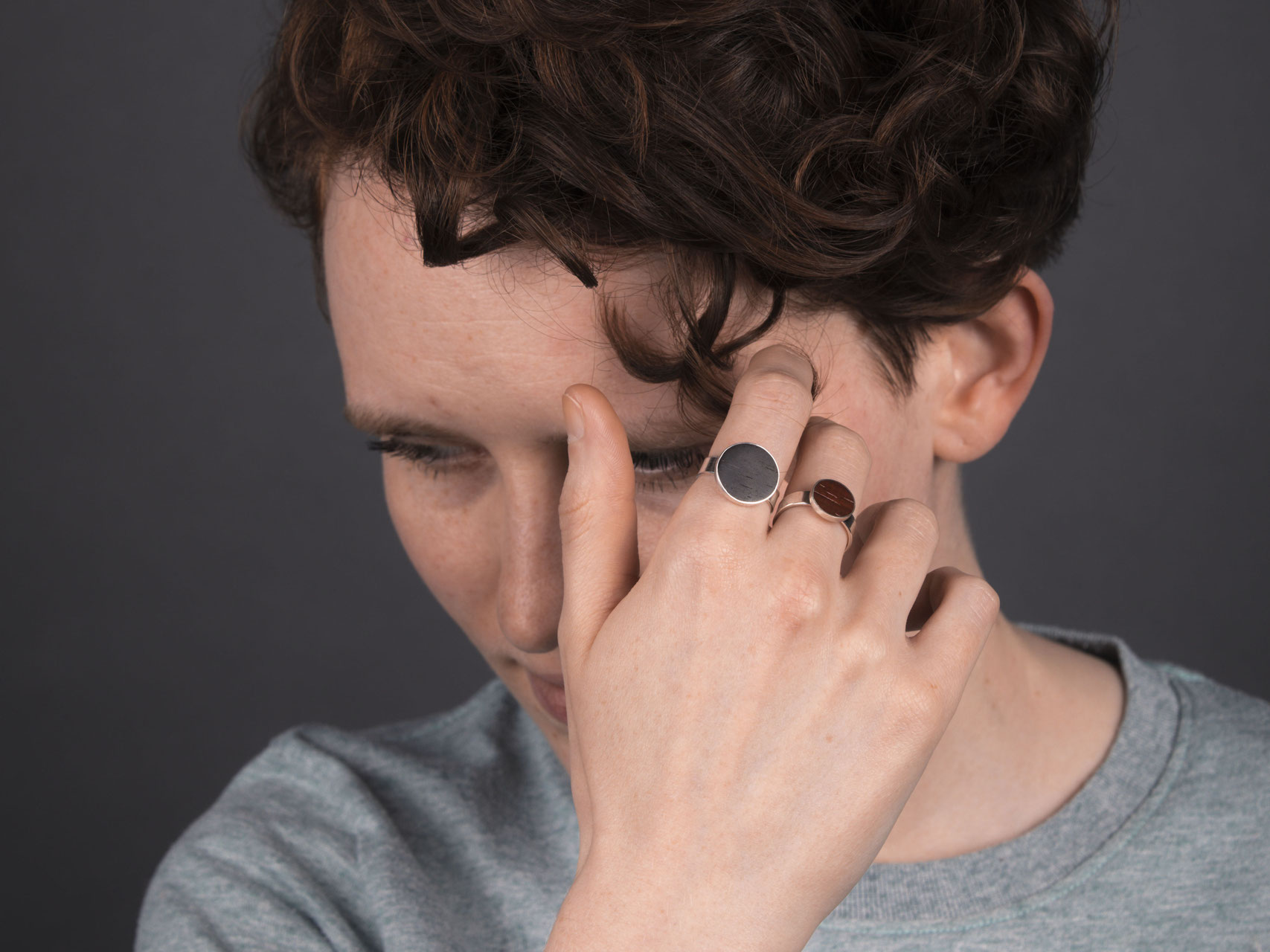 Holzring Ebenholz - Ringe aus Holz und Silber - Schmuck von Fräulein Poller