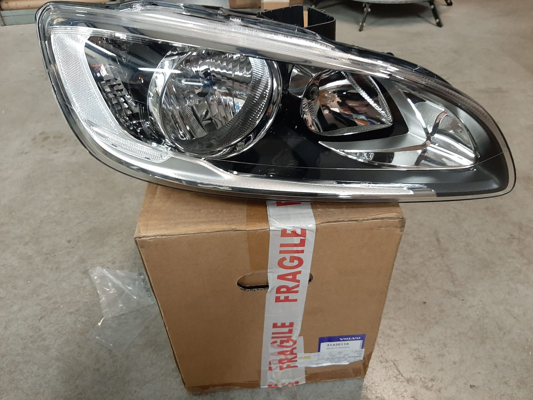 Faro Volvo V60|S60: 31656893 - 31420116 - 9483535. - Web Ricambi Auto