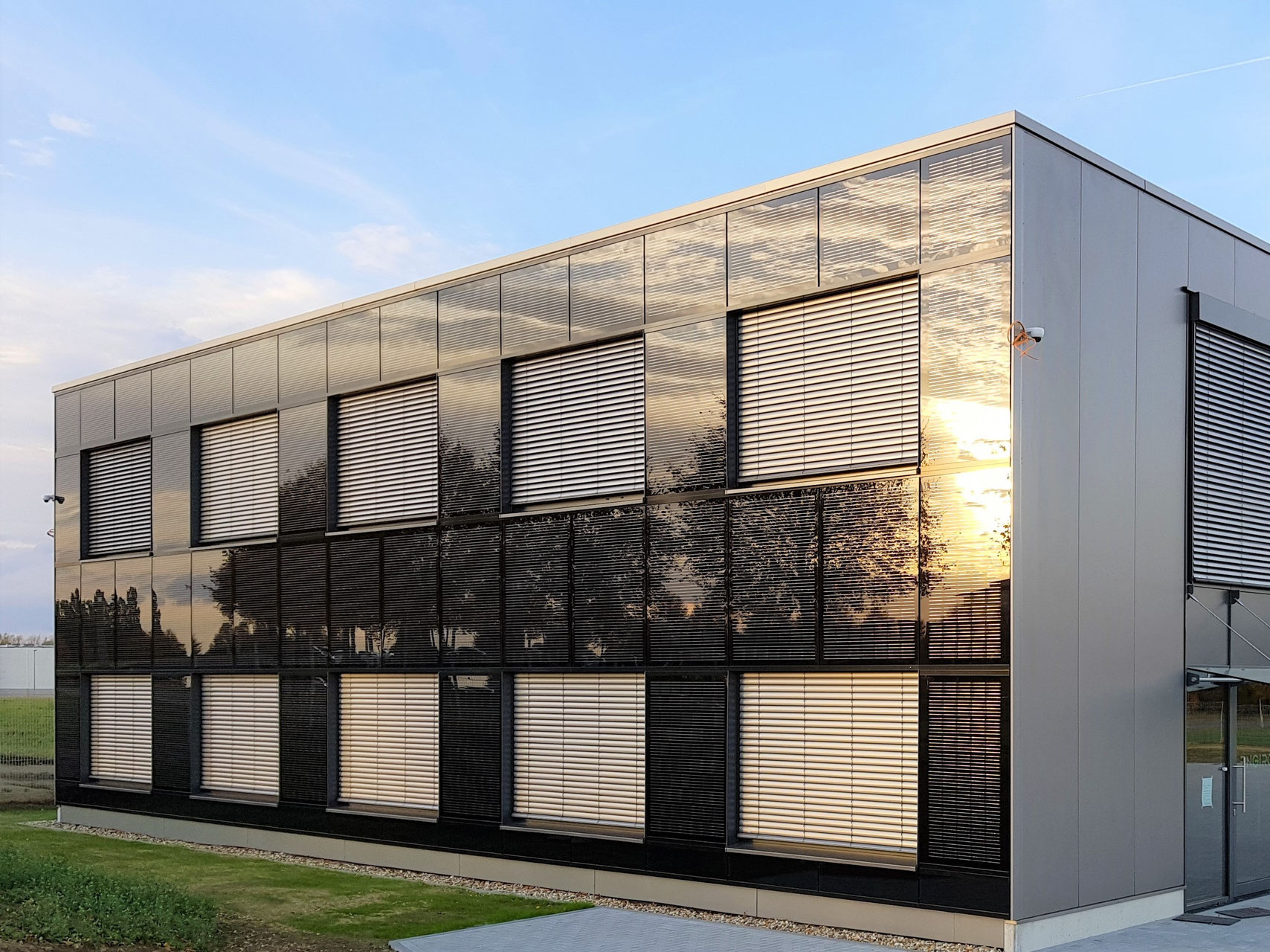 Solarfassade als Bausatz ☀️ Photovoltaik Systeme - Solarcarporte.de