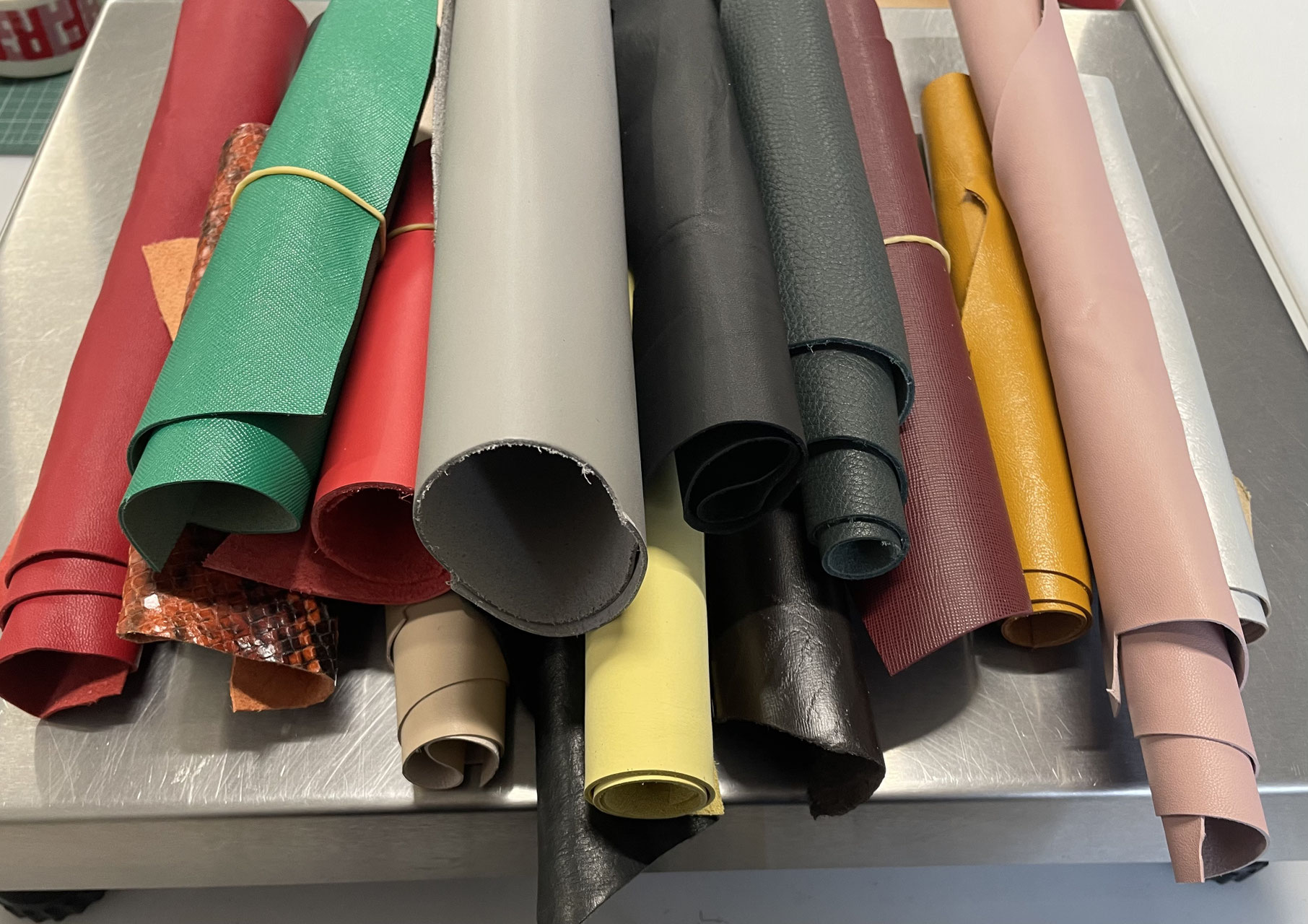 Ritagli Pelle e Cuoio - Carluccio & Co. cuoio plantari lucidi pellami ...