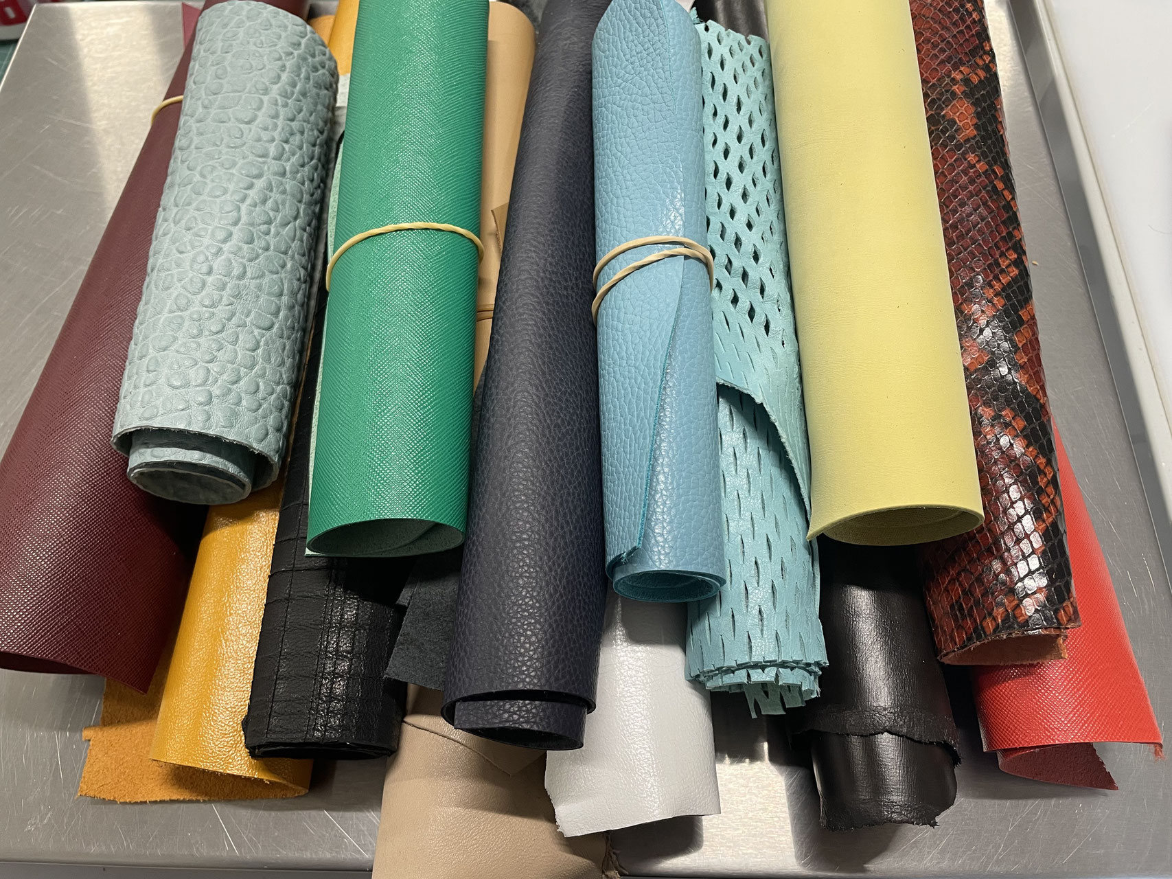 Ritagli Pelle - Carluccio & Co. pellami, minuterie metalliche e ...