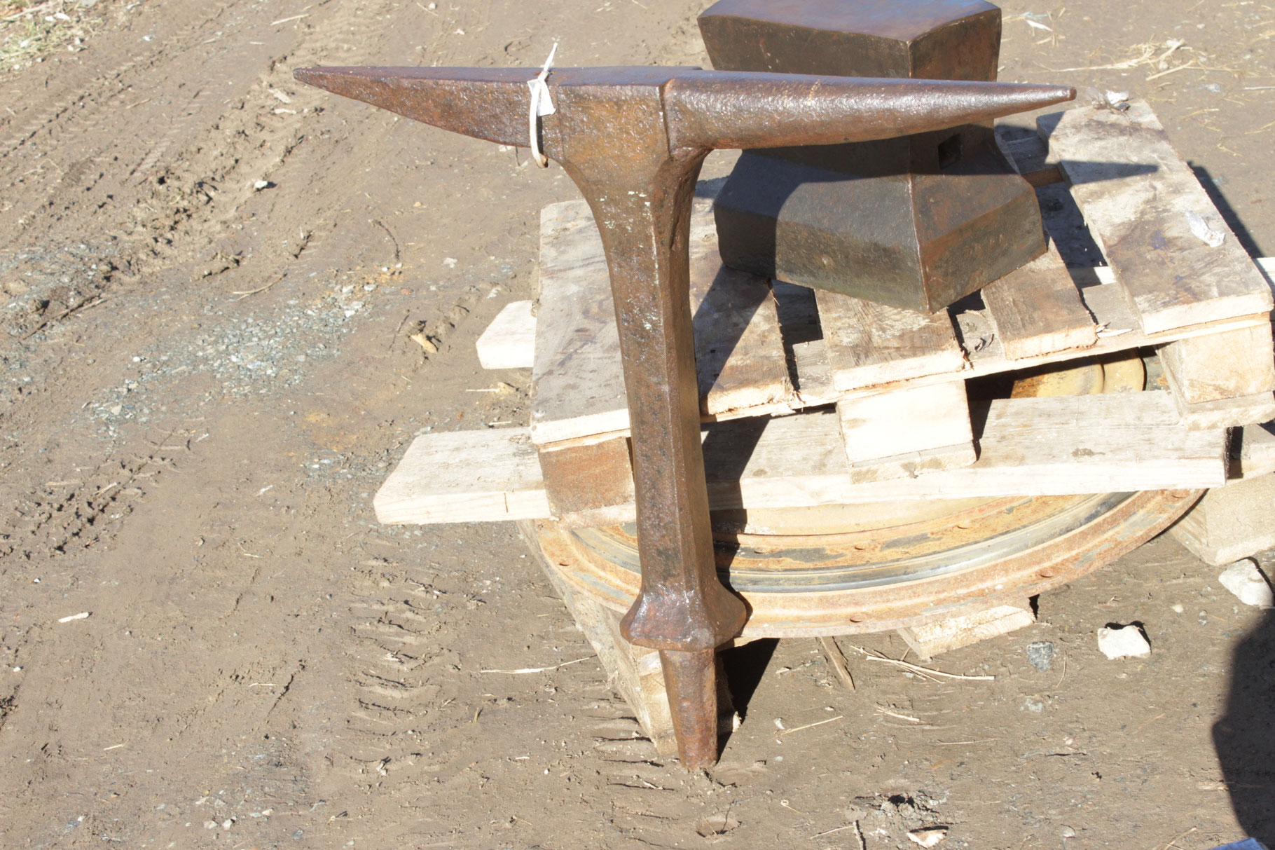 STAKE ANVILS - blacksmith anvils paradise by Emerald Koch