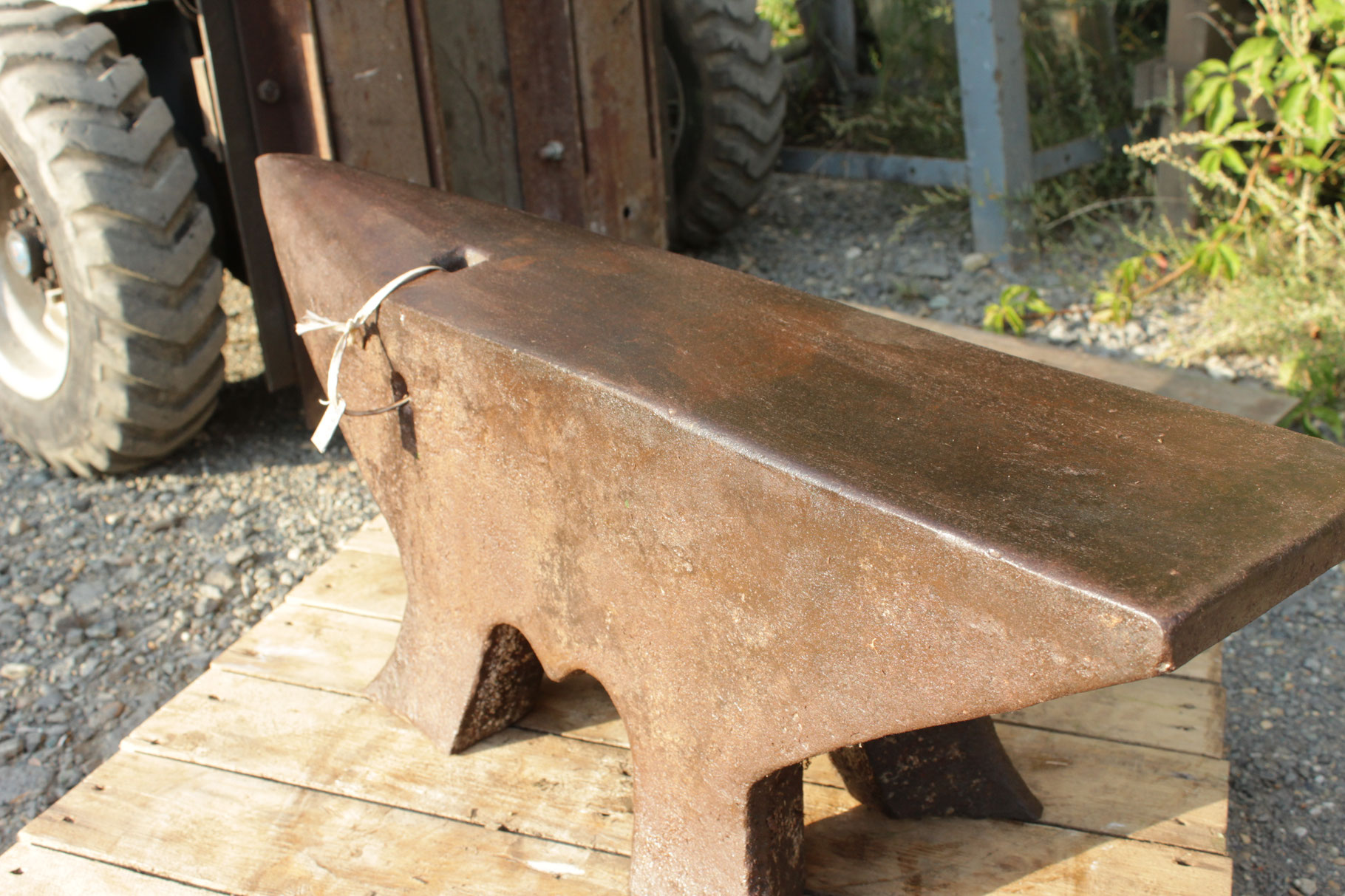 SPECIALIZED ON BLACKSMITH ANVILS AND FORGE TOOLS - blacksmith anvils ...