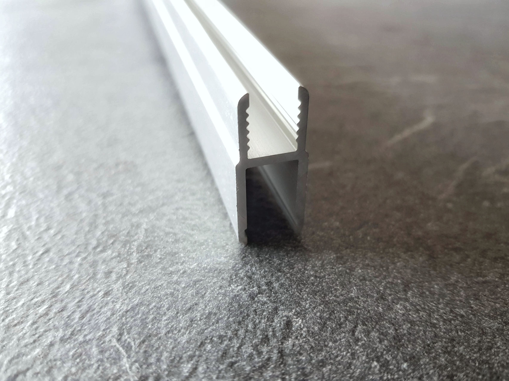 Klemmprofile für Glasabtrennung der Dusche - Kristhal Dusche