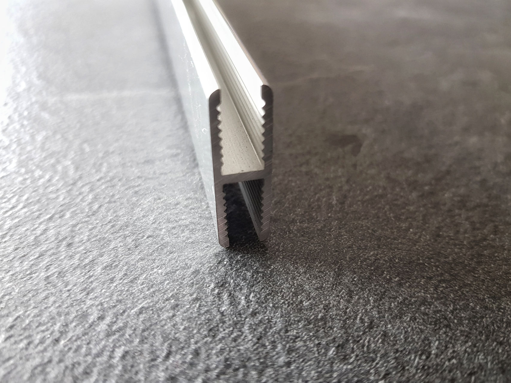 Klemmprofile für Glasabtrennung der Dusche - Kristhal Dusche