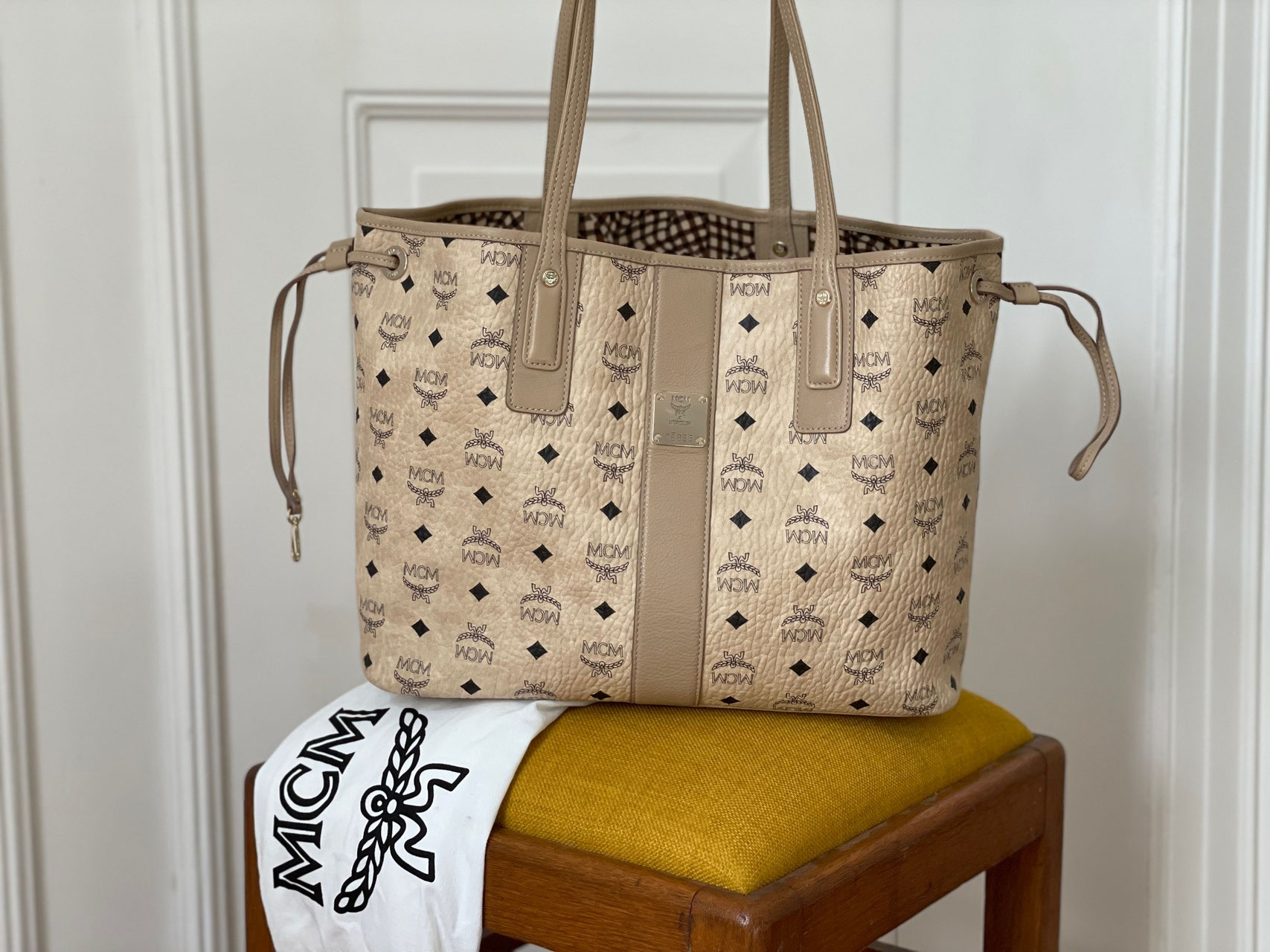 MCM Tasche Liz Project Shopper Visetos beige - Coco & Karl Second Hand ...