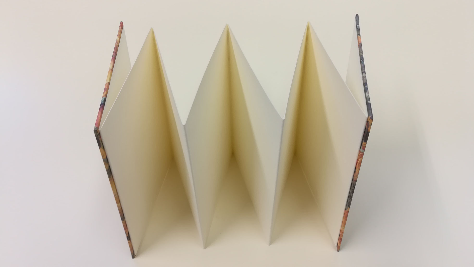 Handgefertigte Leporello - Linnenbuch - Berliner Handwerk seit 1991