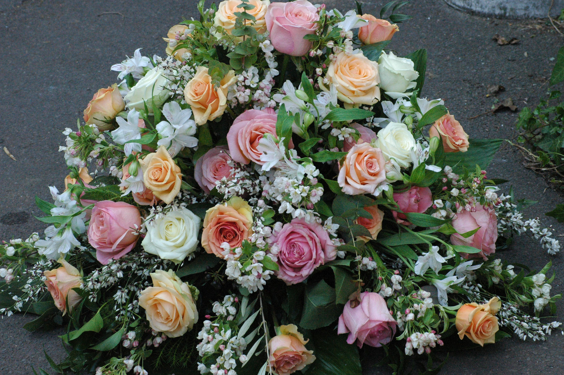 Trauergestecke - Blumen-Hahn