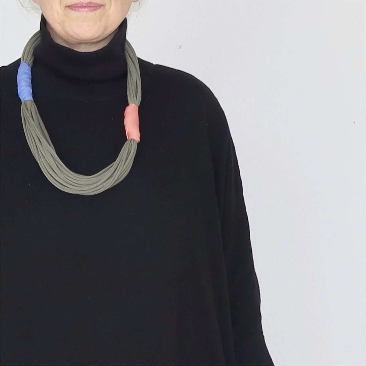 Anleitung: Kette aus T-Shirt Garn - tragbar - Mode & Textil Upcycling