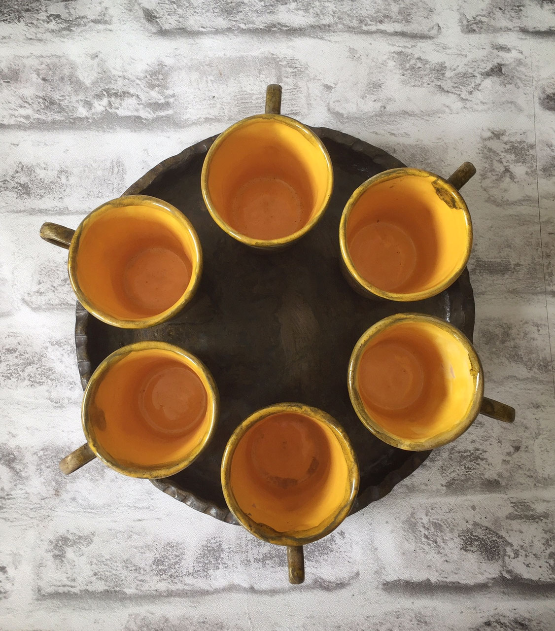 Handgemaakt servies met gele binnenkant - Beautiful Waste - Stijlvolle ...