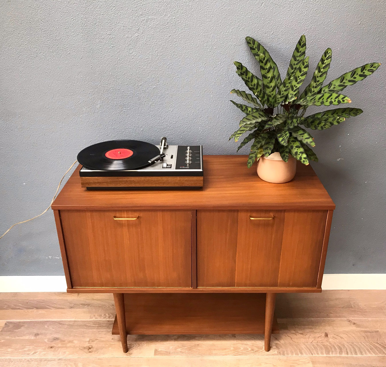 Vintage LP-kast - Beautiful Waste - Stijlvolle tweedehands meubels en ...