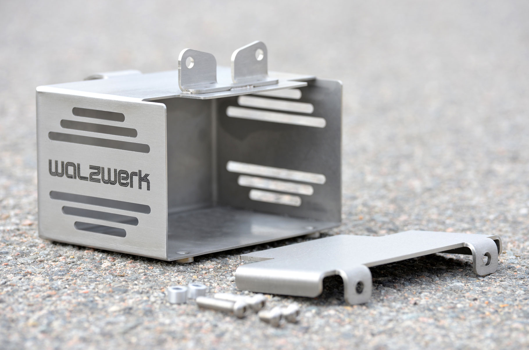 Cafe Racer Battery Holder | Reviewmotors.co